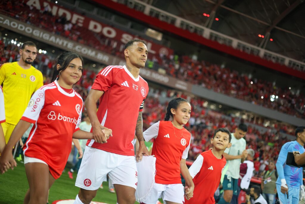 Até quando vai a lesão de Alan Patrick no Inter? Até quando vai a lesão de Alan Patrick no Inter?